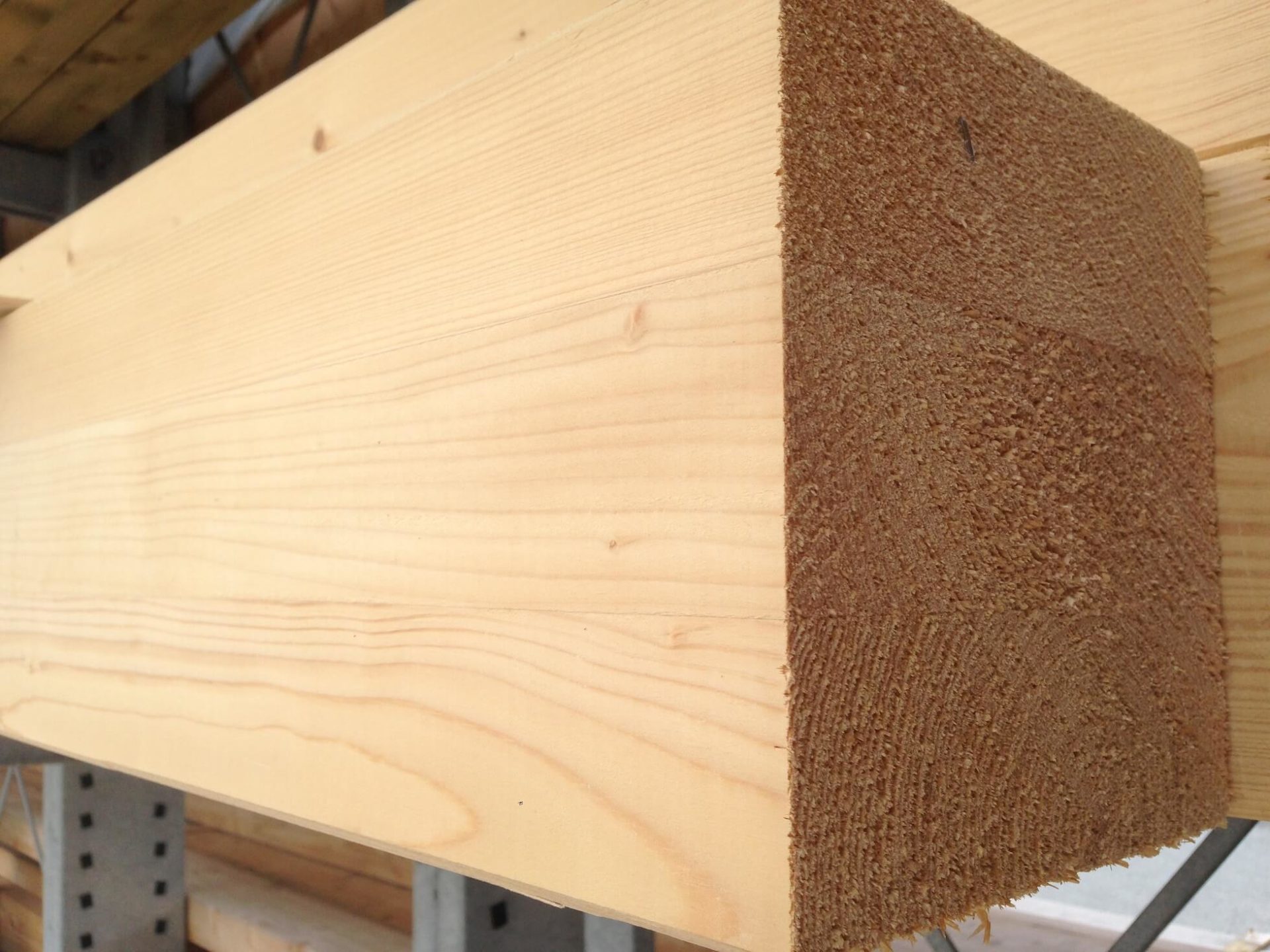 Poutre en bois contrecollé et abouté - DBI